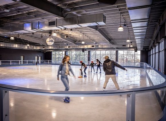 Rooms and public areas offer spectacular views over the Blue Mountains.