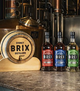 Brix rum varieties with ‘Molly’, the still, in the background