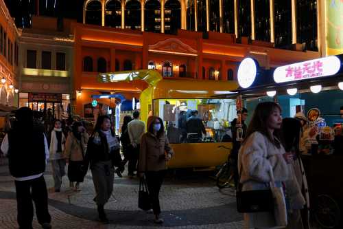 3. For sustaining the popularity of the K-pop Fans Day, Lisboeta Macau presents the “Noite ...